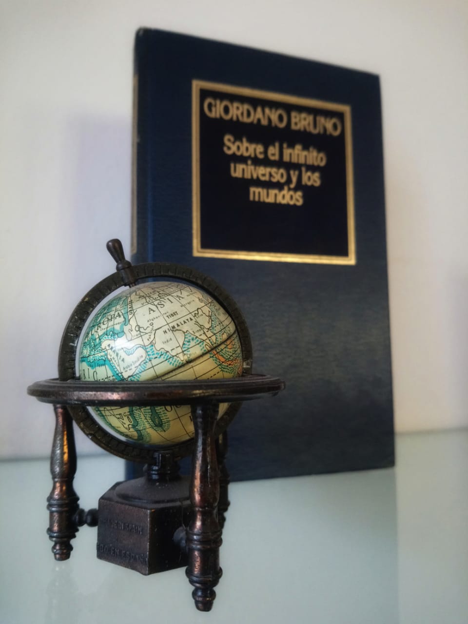 Bibliosofía: Sobre el infinito universo y los mundos – RevistAcrópolis